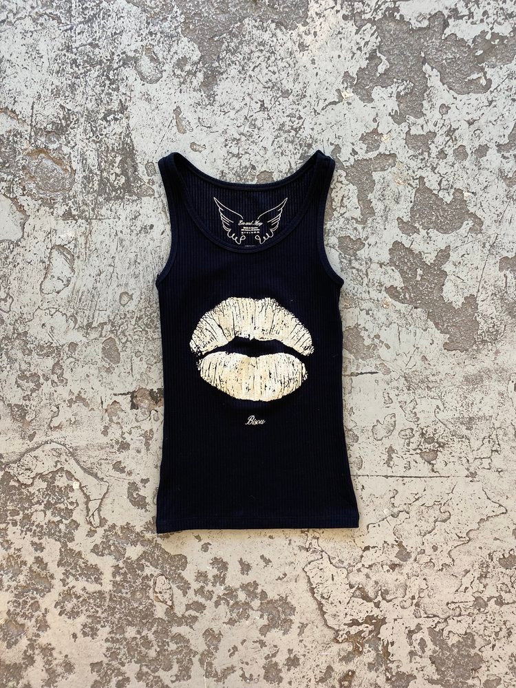 RTS Kiss Tank – Em & May
